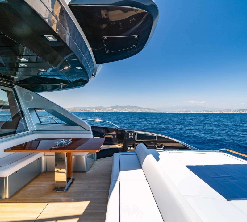 Yacht BLUE SHARK, Riva | CHARTERWORLD Luxury Superyacht Charters